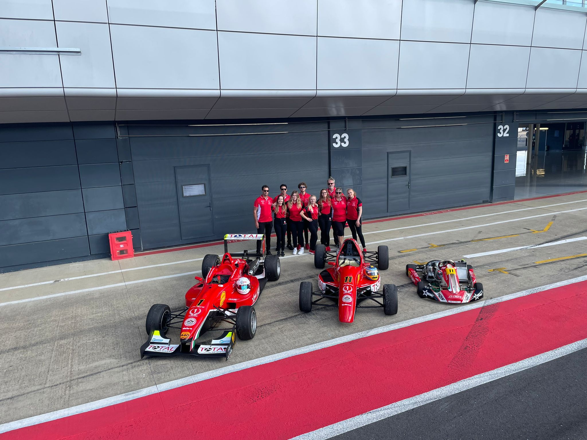 Isla Mackenzie Joins Scuderia Fern Racing – Paddock Sorority
